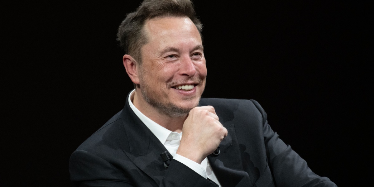 Elon Musk ser døde mennesker: Rydder op