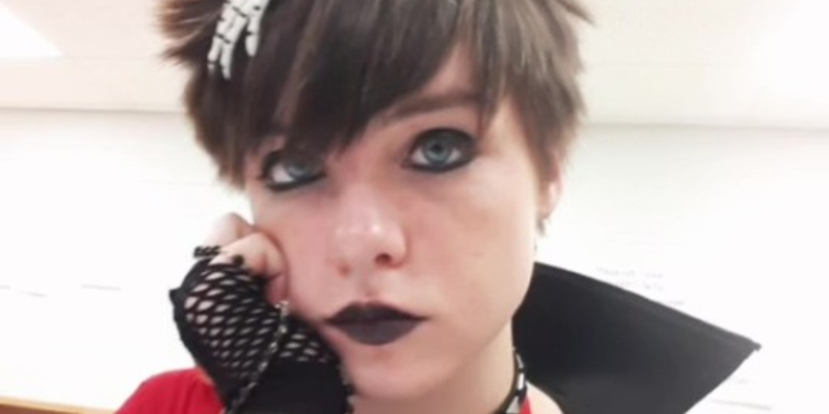 Ung kvinde droppede sin 'goth-stil': Nu er hun slet ikke til at kende ...