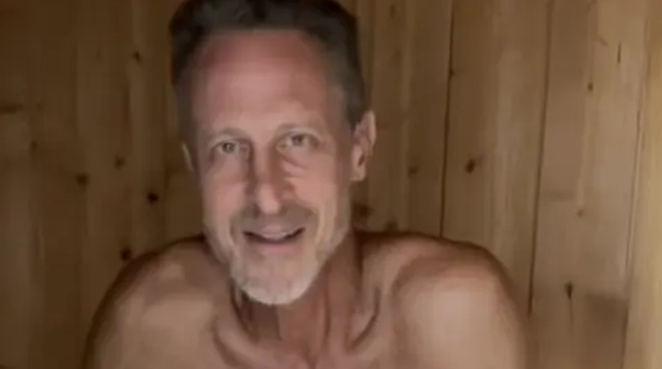 63-årig læge hævder, at hans krop er 20 år yngre end sin kronologiske ...